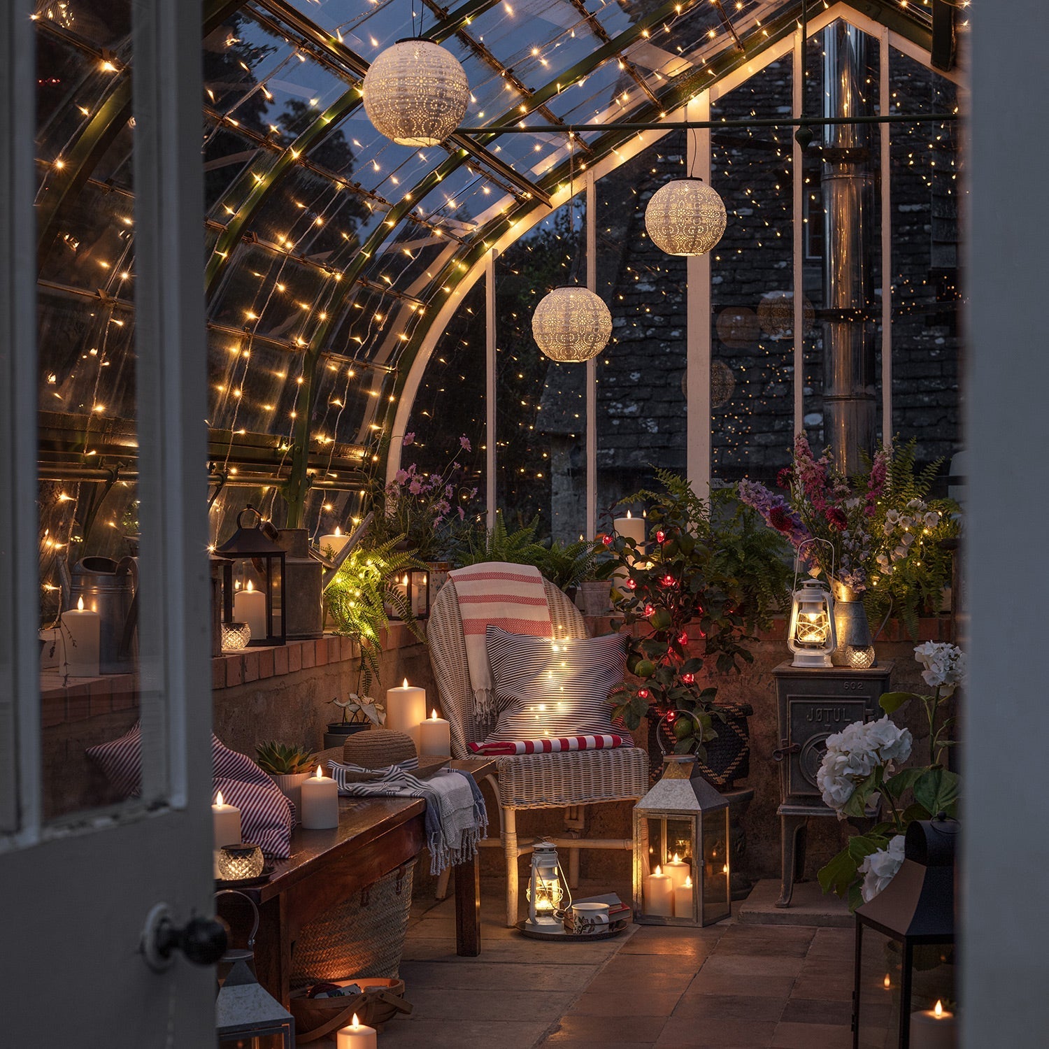 7 Best Solar Garden Lights to Illuminate Your Outside Space
