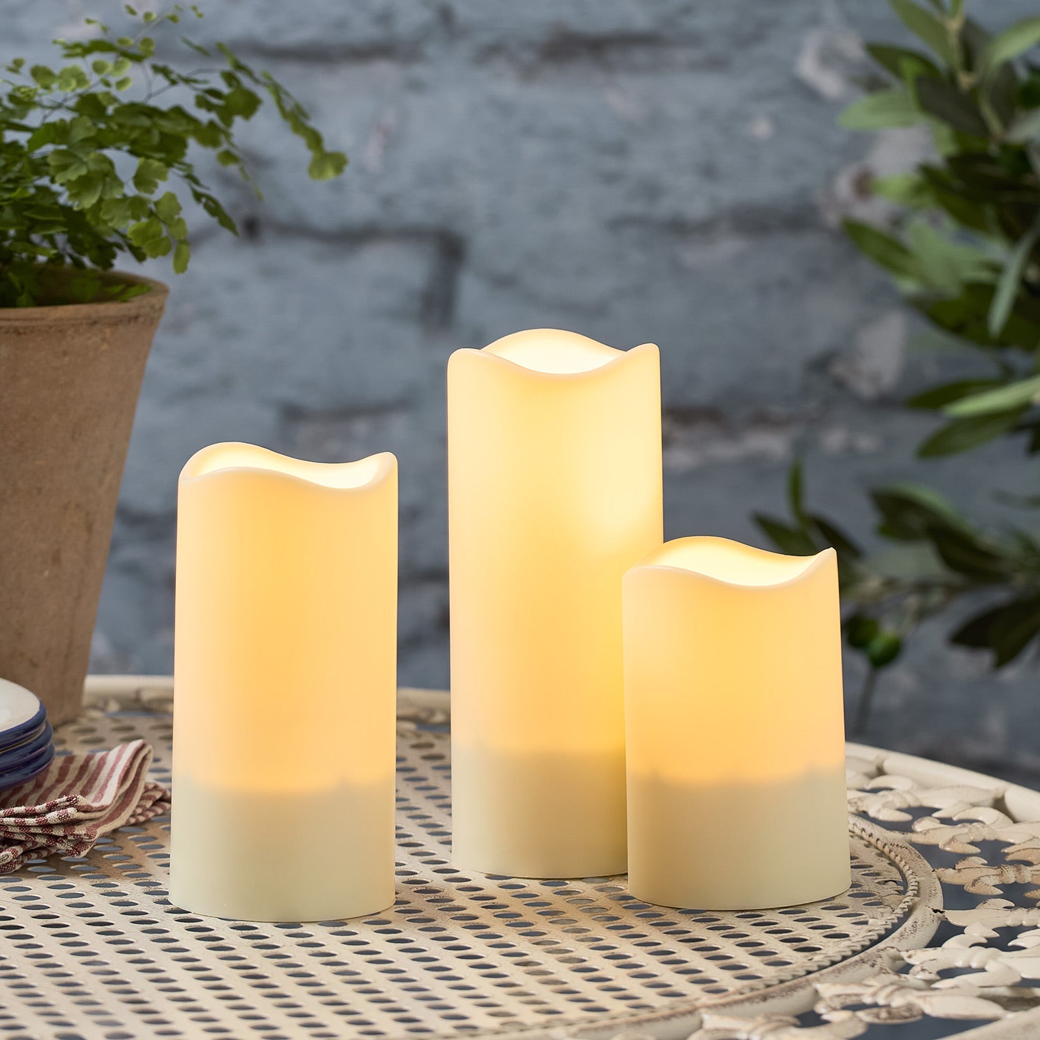 LED Solar Pillar Candle Trio – Lights4fun.co.uk
