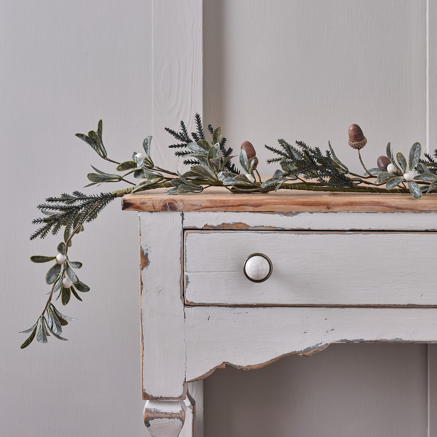 1.5m Classic Acorn & Winter Foliage Garland UK