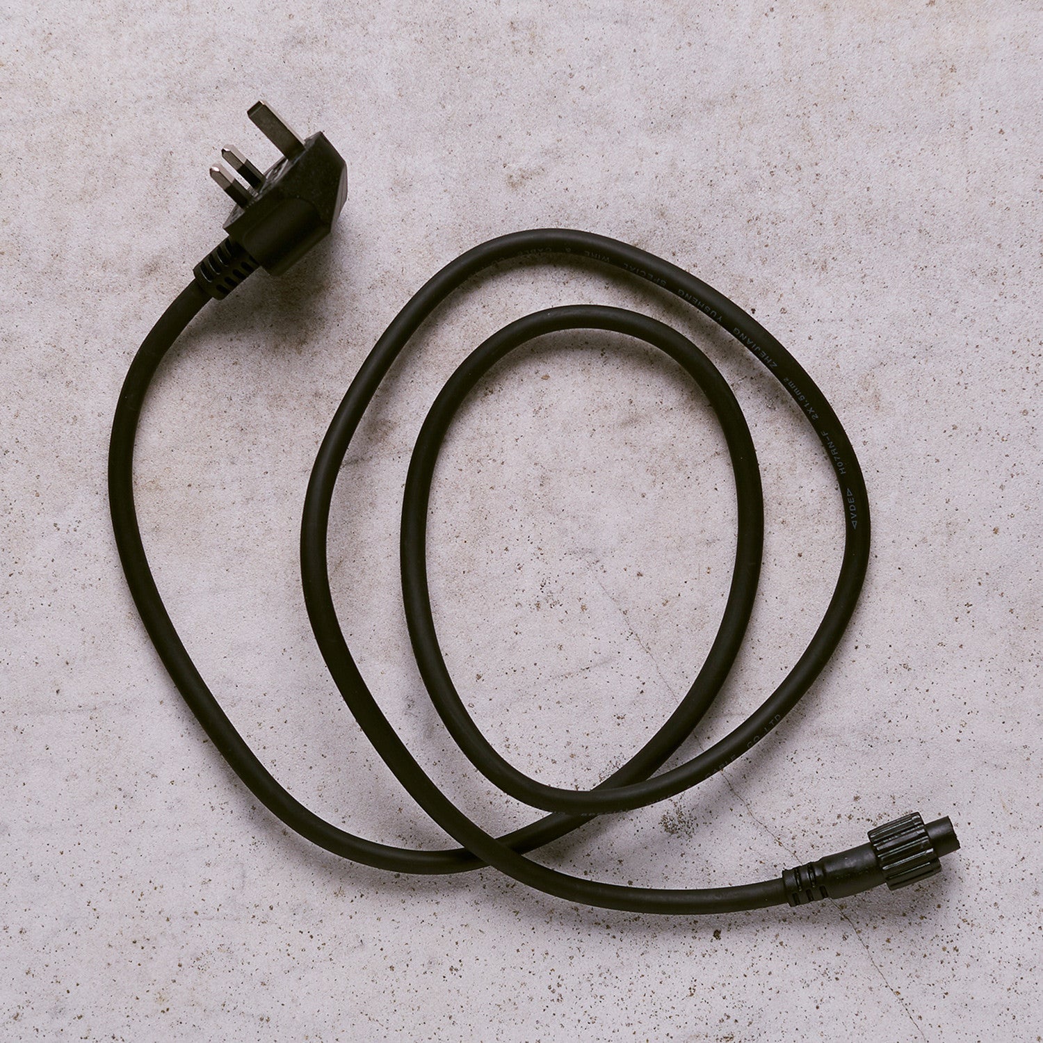 Ingenious Connect Black Plug UK